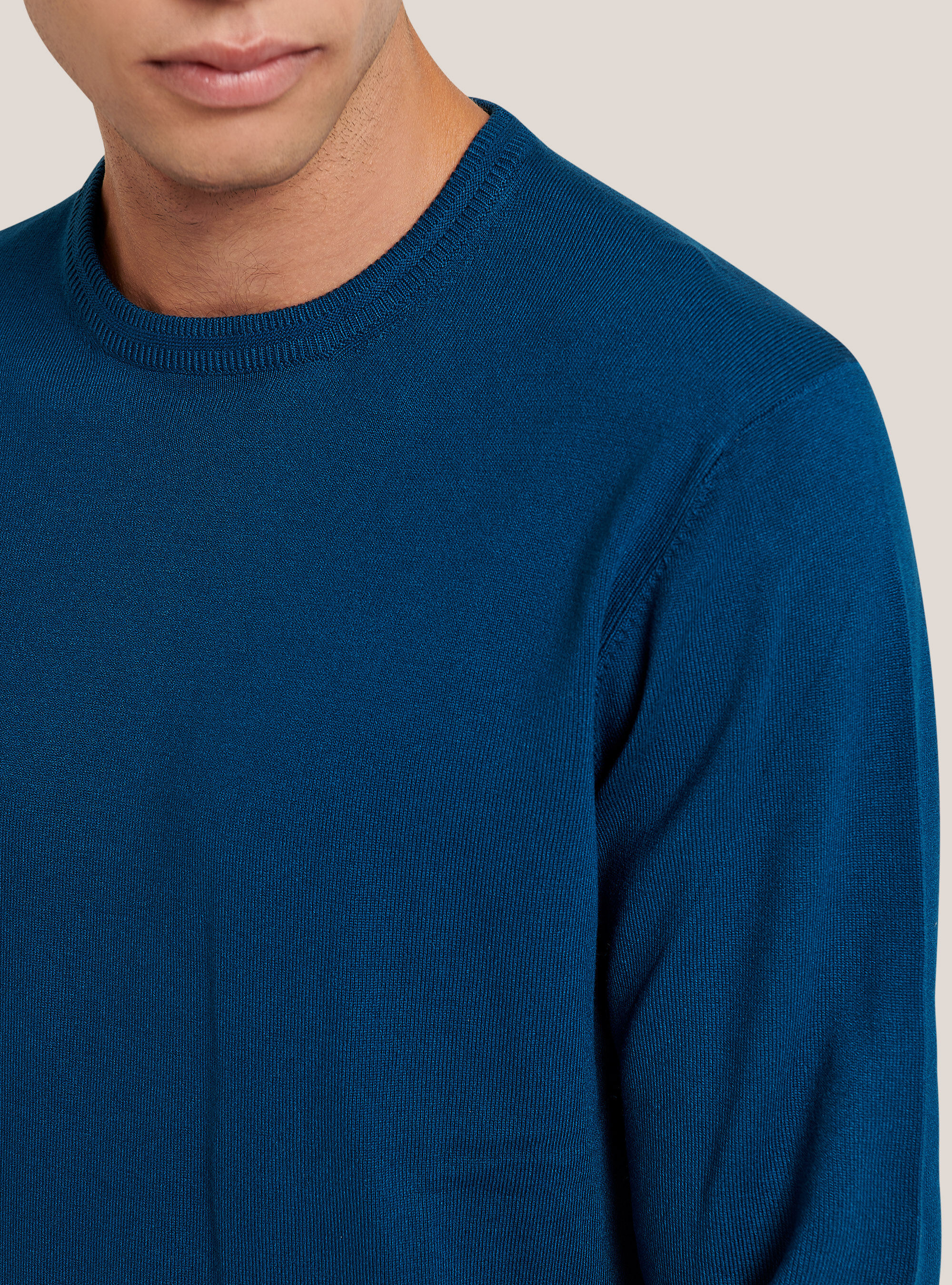 Solid colour crew neck pullover
