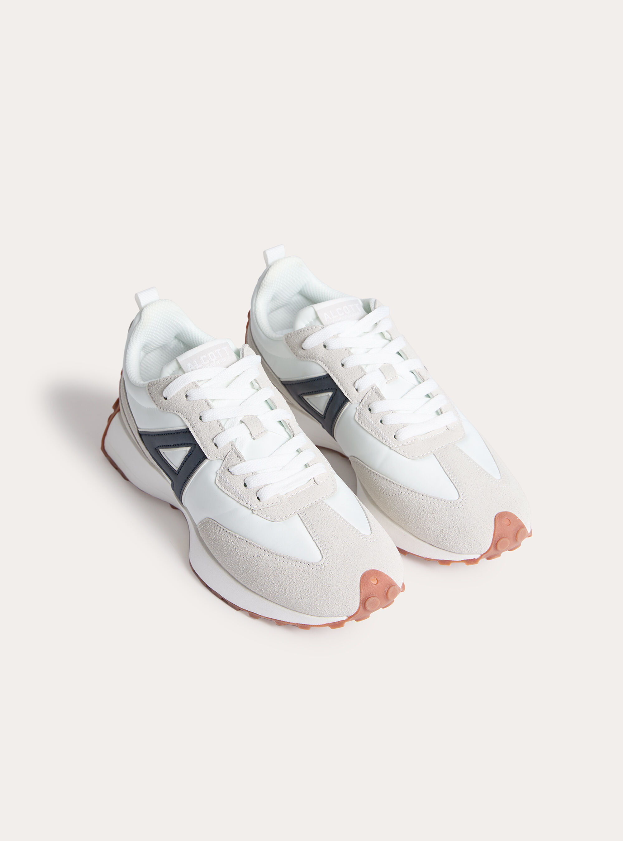 Contrasting logo sneakers | Alcott | Men's Shoes