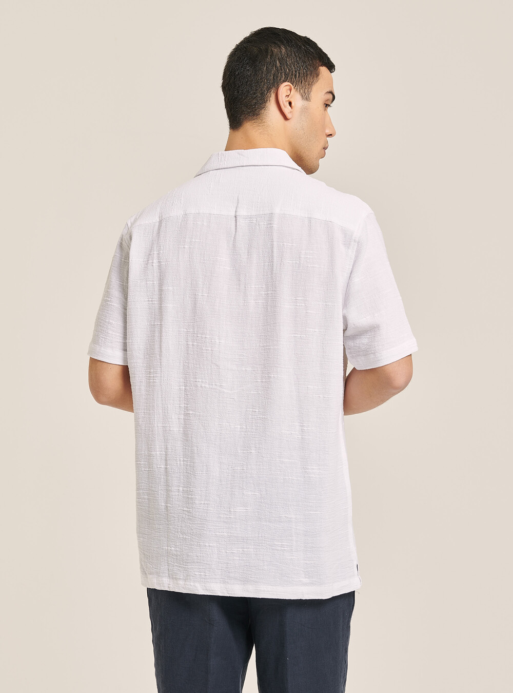 Camicia In Misto Lino Con Taschino E Collo Bowling