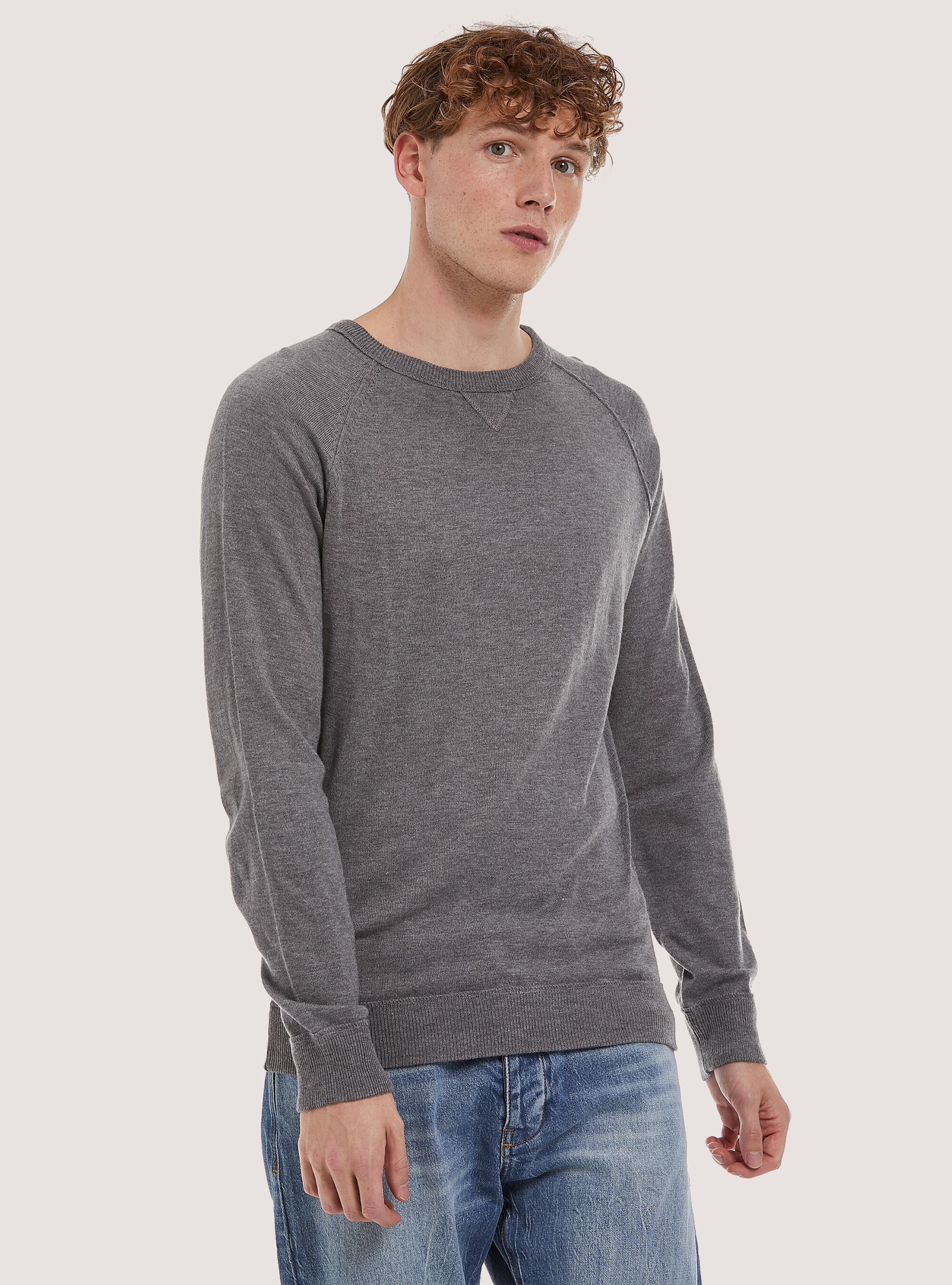 Plain-coloured crew-neck pullover